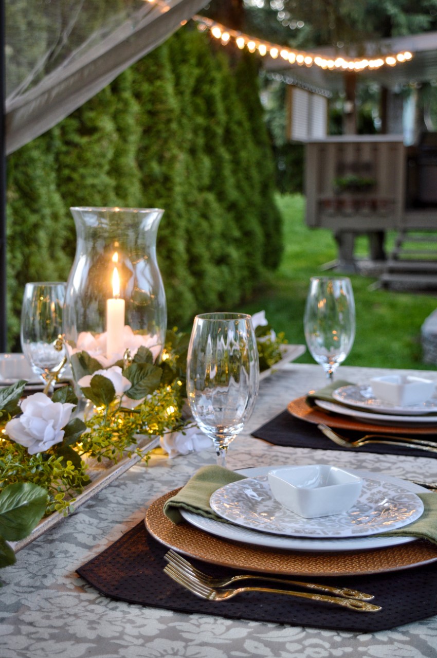 Dining Delight: Romantic Dining in the Backyard