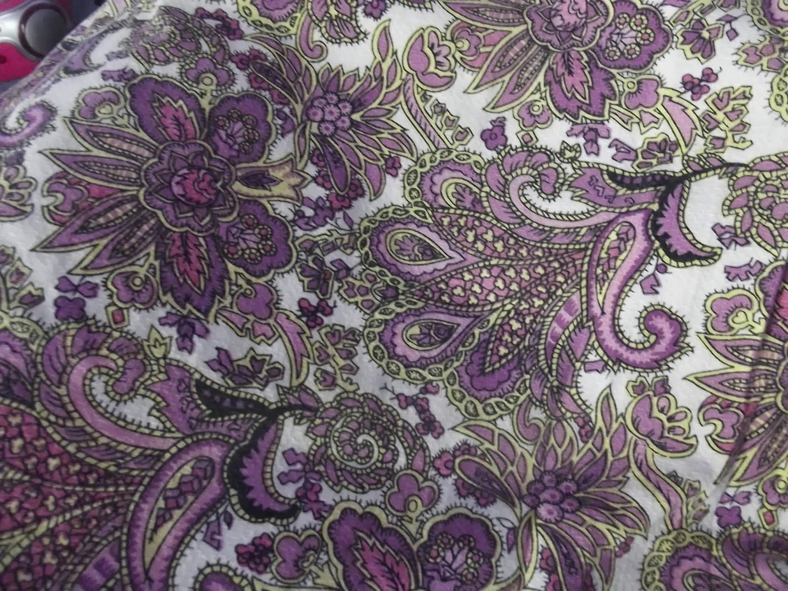 Miss Townmouse: Vintage material give away