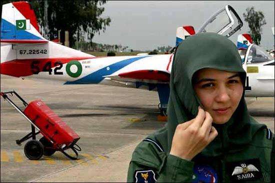Pakistani Female Pilot In Hijab | Hijab Styles, Hijab Pictures, Abaya ...