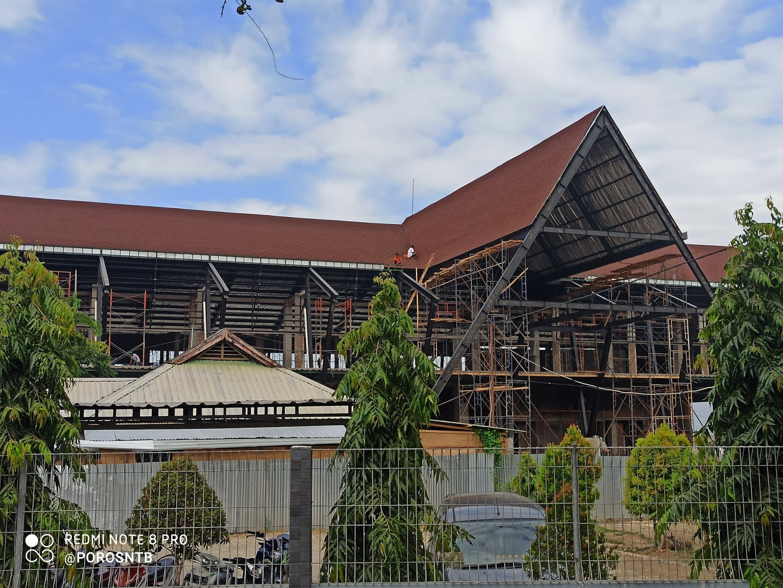 Gedung terminal baru Bandara Bima tampak dari depan