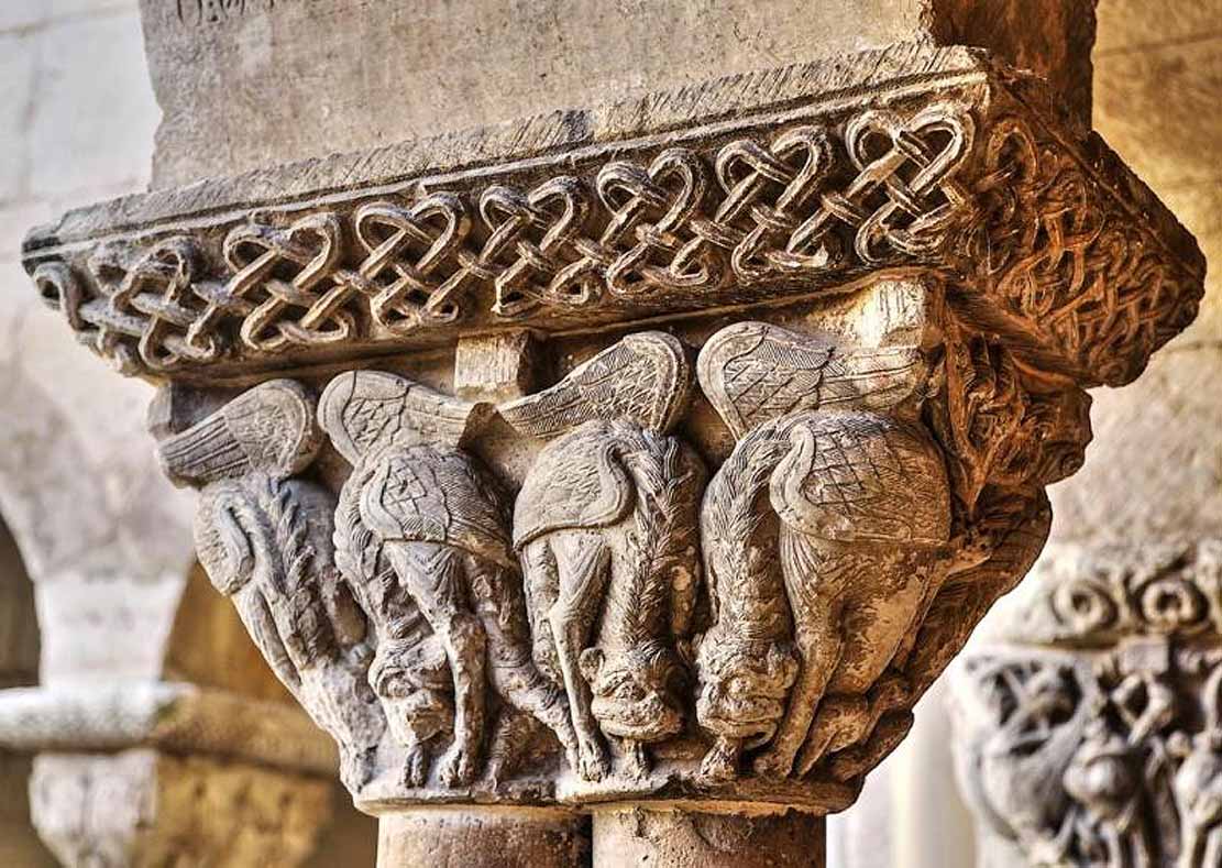 Baúl de Chity: LOS CAPITELES