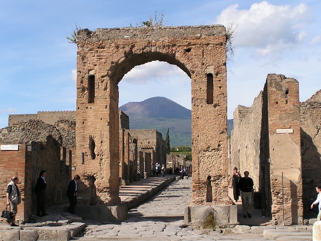 The Amazing Buried City of Pompeii | Volcano Vesuvius | People ...