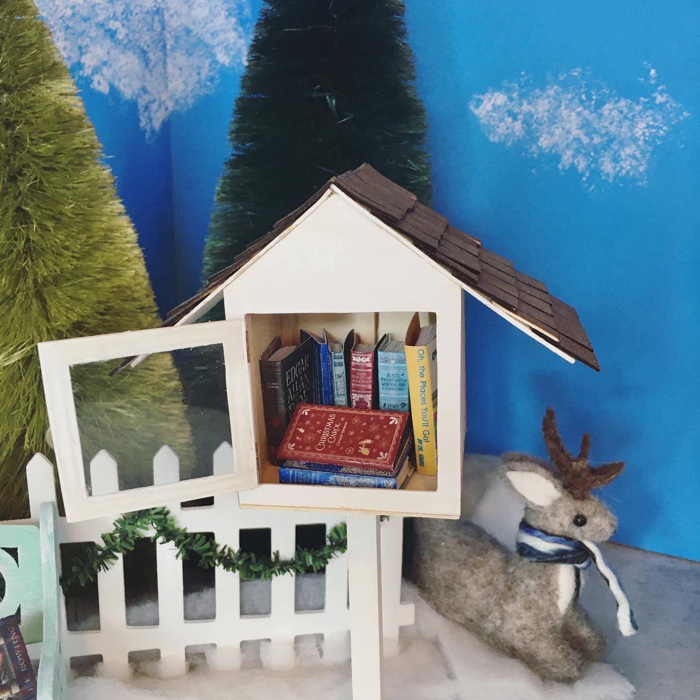 Elf on the Shelf Ideas: Little Free Library for Cozy Christmas Reads ...