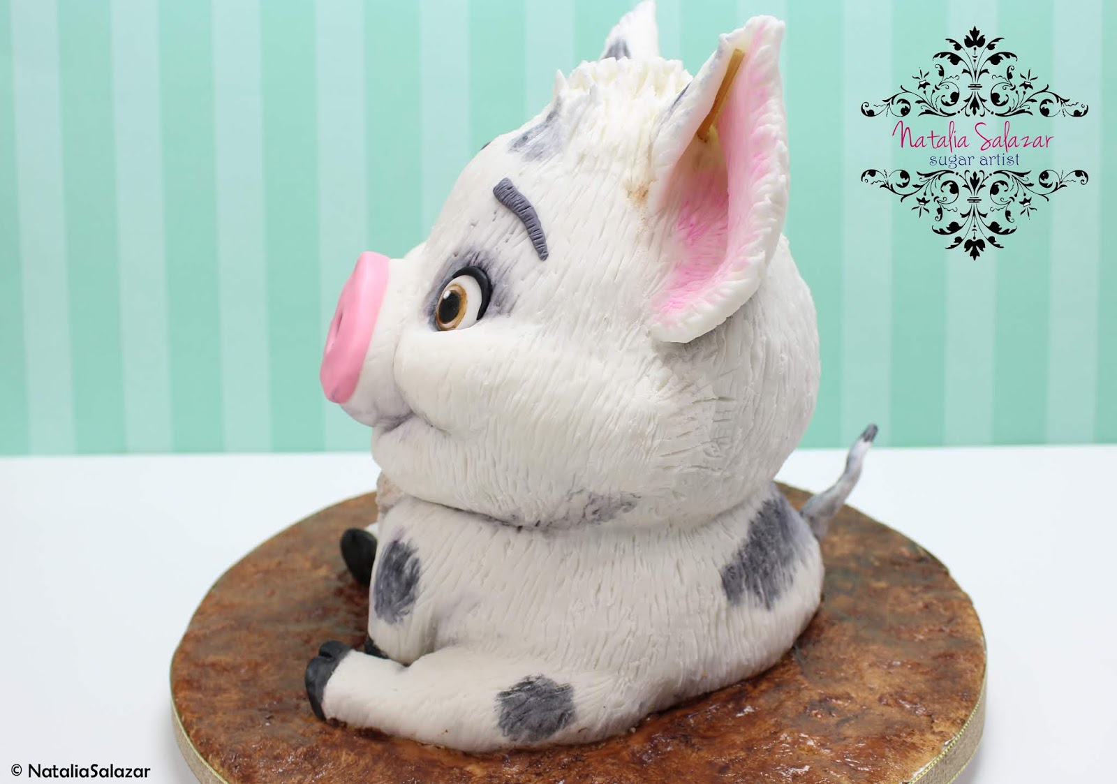 PUA PIG Cake| Torta tallada con cobertura de Fondant