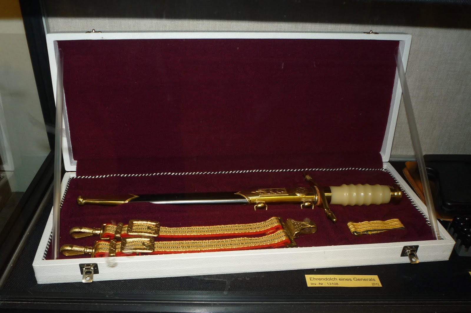 N.V.A. - D.D.R.: Ehrendolch der NVA-Daga de Honor del NVA.