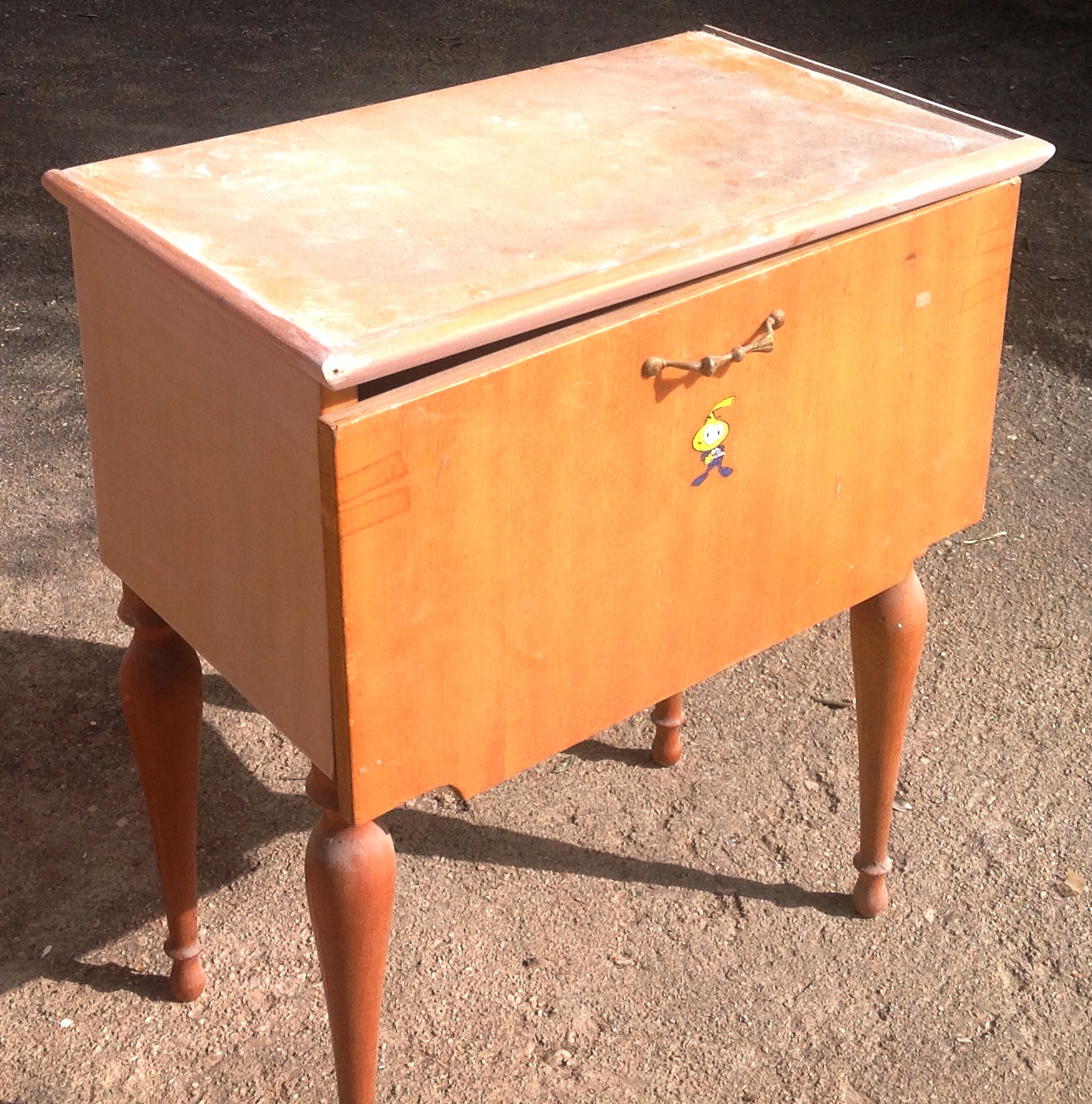 Come recuperare: un vecchio comodino