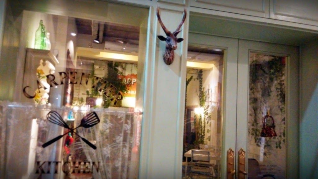 Carpentier Kitchen, Uniknya Café di Kebun Belakang | Hilda Ikka ...