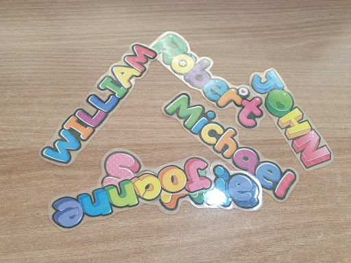 Make a name tag with POP font.(Name tag of English)