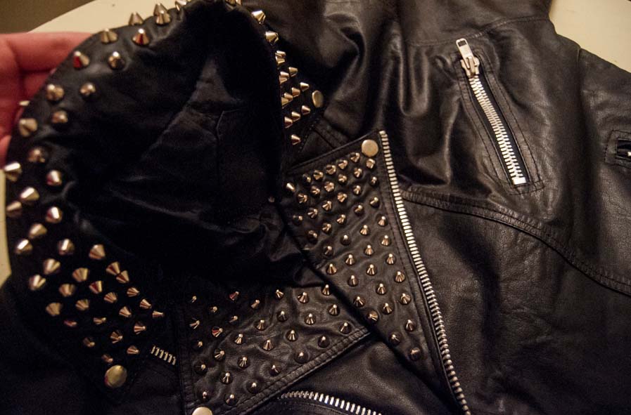 EL RASTRO DE TIA LULU: chaqueta de cuero con pinchos