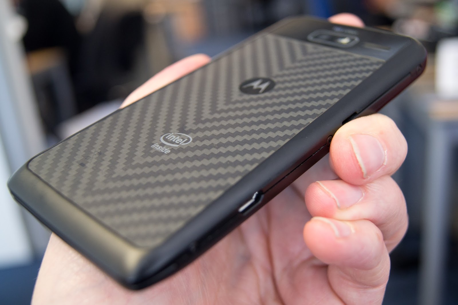 REVIEW: Motorola RAZR i | The Test Pit