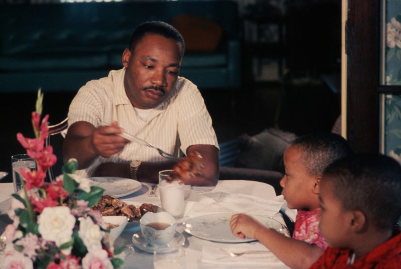 Beautiful Photos Of Martin Luther King Jr At Home With His Wife And beautiful-photos-of-martin-luther-king-jr-at-home-with-his-wife-and