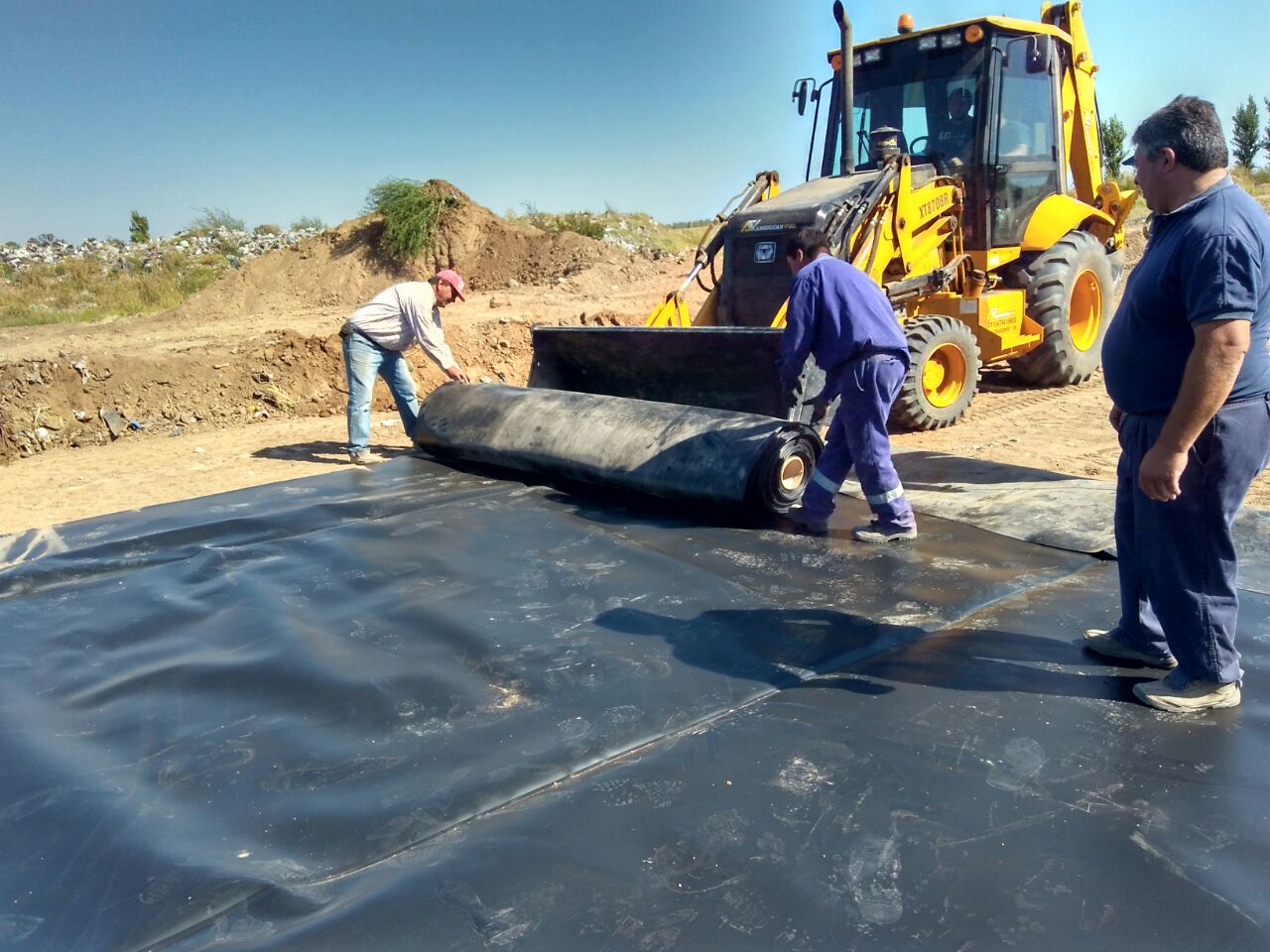 BANDERALÓ NOTICIAS: Colocación de la geomembrana en el Relleno Sanitario BANDERALÓ NOTICIAS: Colocación de la geomembrana en el Relleno Sanitario