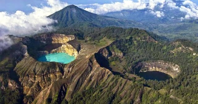 GUNUNG KELIMUTU