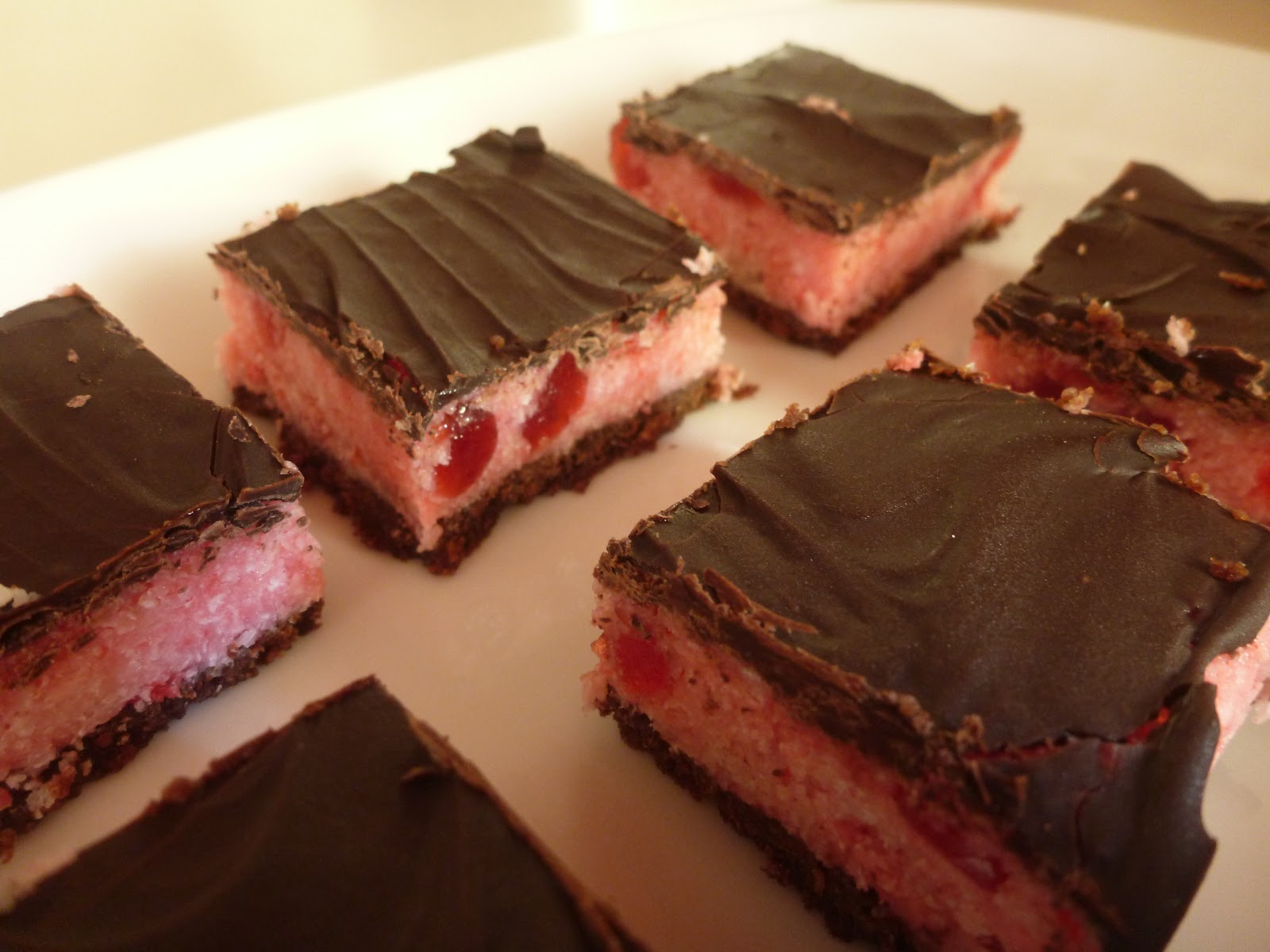 Cassadiva: Choc-Cherry Slice Recipe