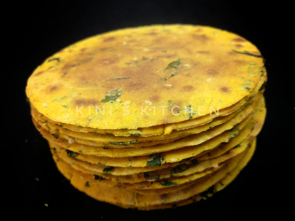 Methi Khakra/Gujarati Savory Crispy Flat Bread
