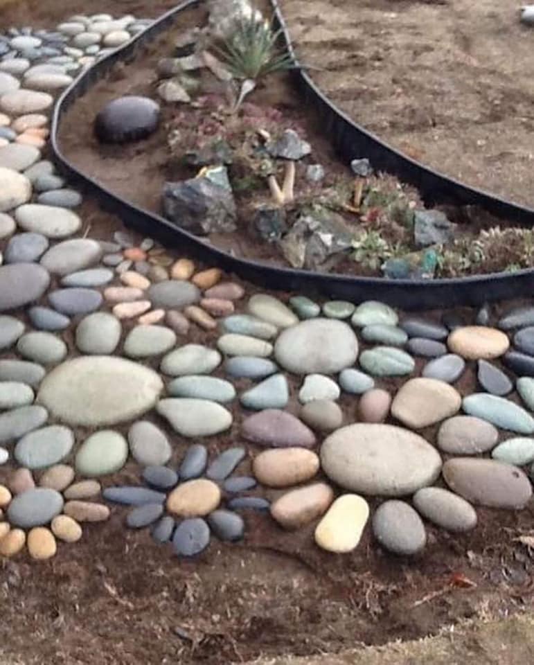 garden rocks art