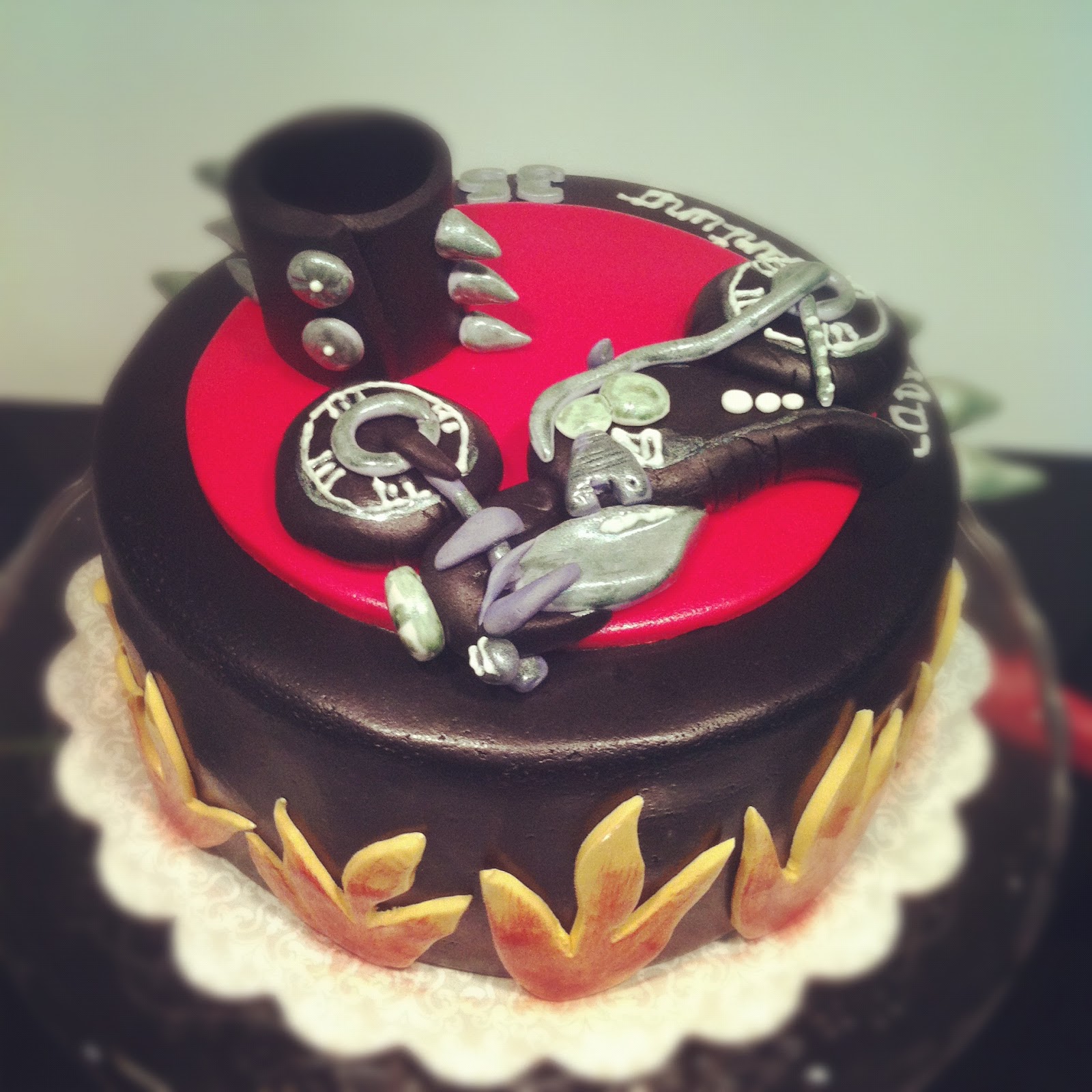 Sweet cuc's cake: Metal cake.