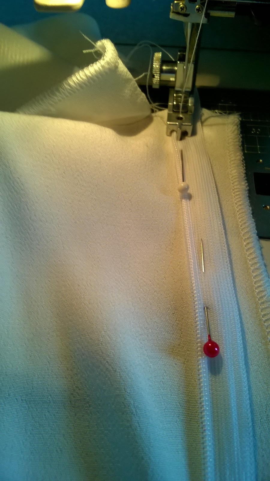 Cosiendo con Alita: COMO COLOCAR EL CIERRE INVISIBLE EN LA ESPALDA DE ...