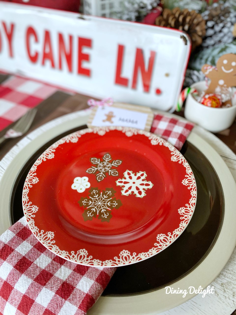 Dining Delight: Gingerbread Themed Christmas Tablescape