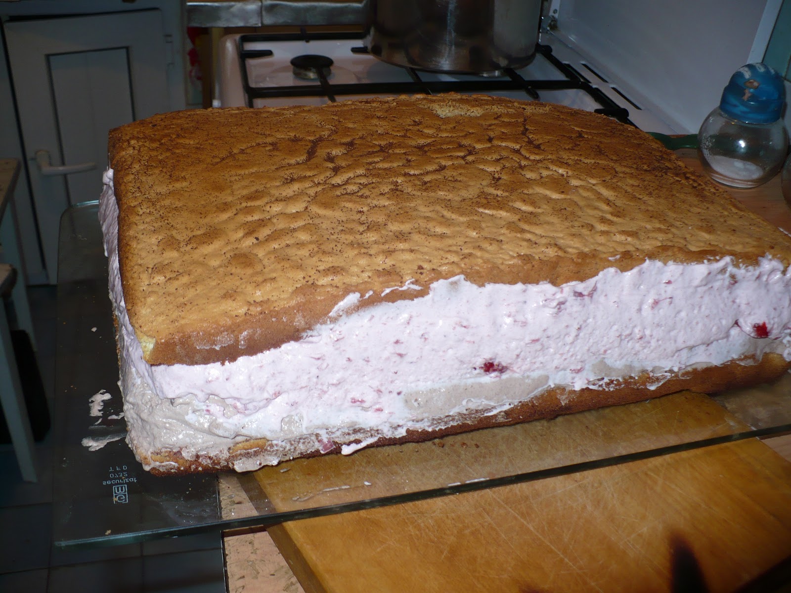 Simo' in bucatarie: Tort cu mousse de ciocolata si capsuni