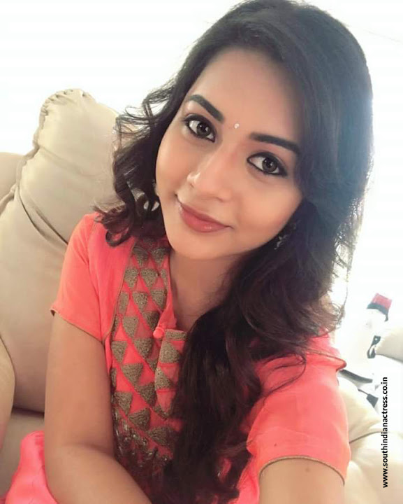Suza Kumar Selfie Photos 2 - South Indian Actress