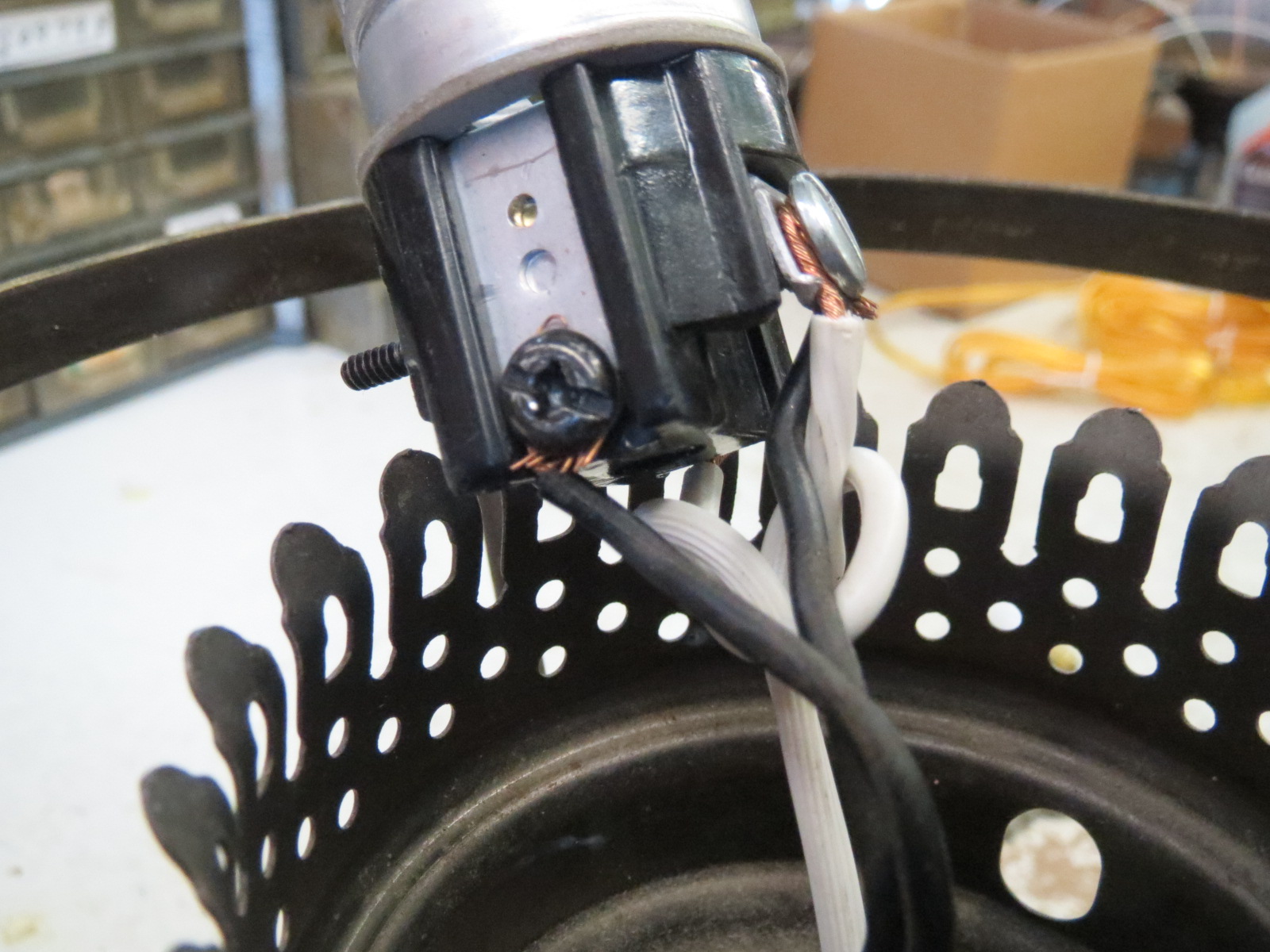 Lamp Parts and Repair | Lamp Doctor: Older Lamp With 3 Terminal Socket ...