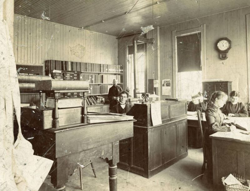 26 Amazing Photos Capture People in the Offices in the Early 20th ...