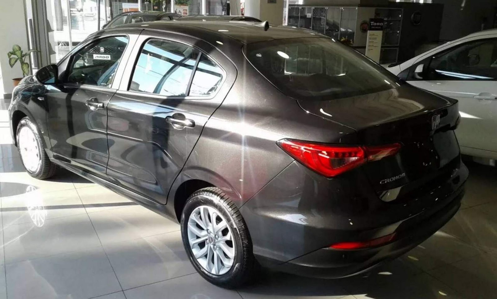 Fiat Cronos Drive 1.3 MT: fotos, especificações e preços