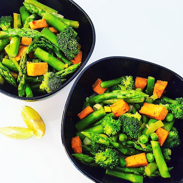 Grünes Gemüse-Tofu-Curry