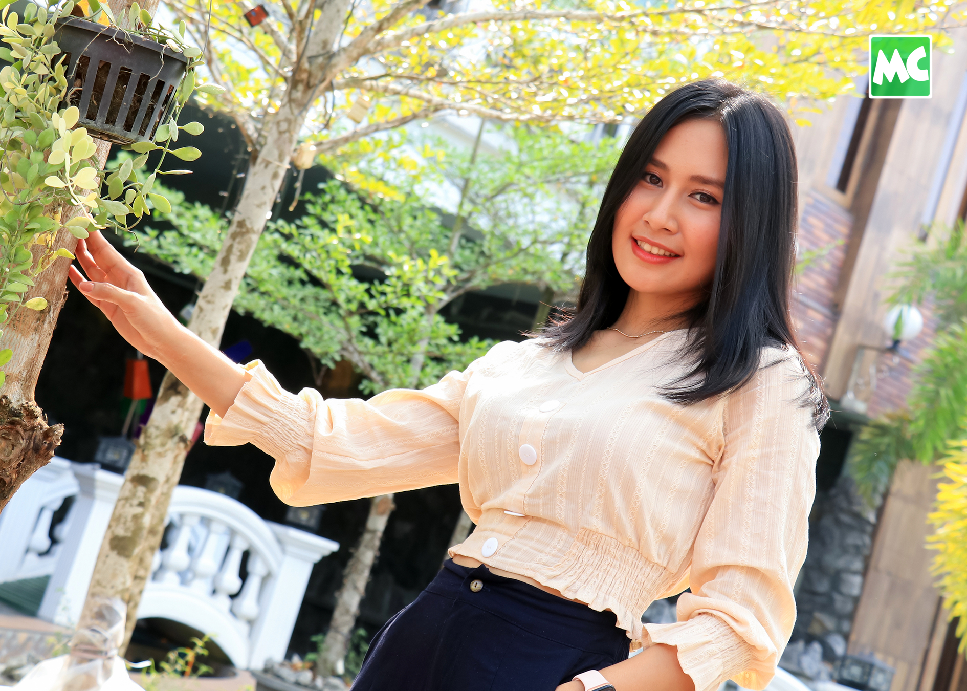 မေ့တတ်တဲ့ကြယ် သီချင်း ပိုင်ရှင် အဆိုတော် ခင်ဆုသျှင် ရဲ့ အလှပုံရိပ်