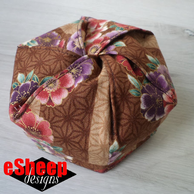 eSheep Designs: Self-Closing Fabric Origami Twist Box