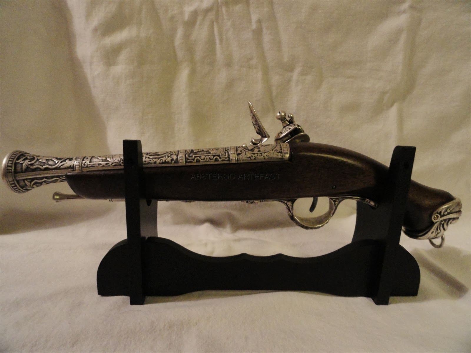 Abstergo Artefact: AC4 Pistol Gun With Decorated Barrel