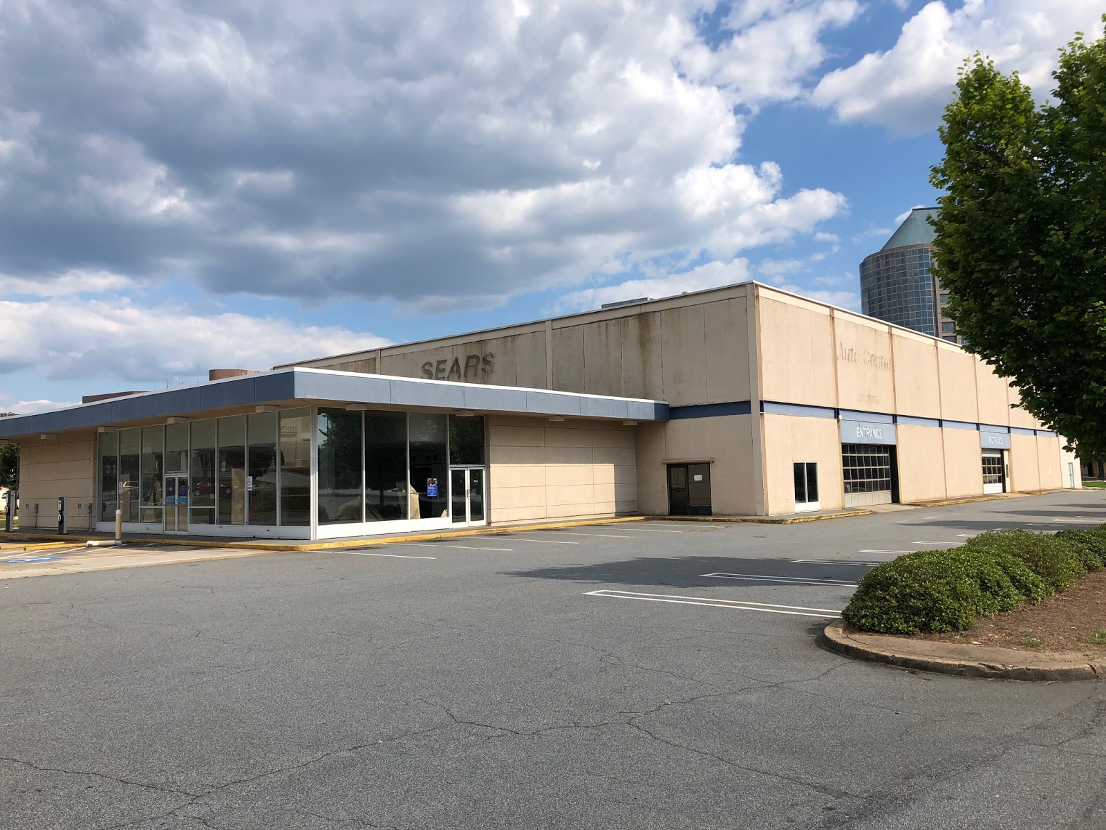 Tomorrow's News Today - Atlanta: [EXCLUSIVE] Round1 and Dick's to ...