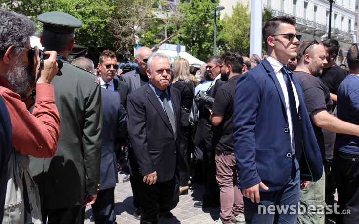 ΠΡΕΖΑ TV ©: Όλη η εγχωρια διαπλοκη παρηλασε στη κηδεια του Κωνσταντινου ...