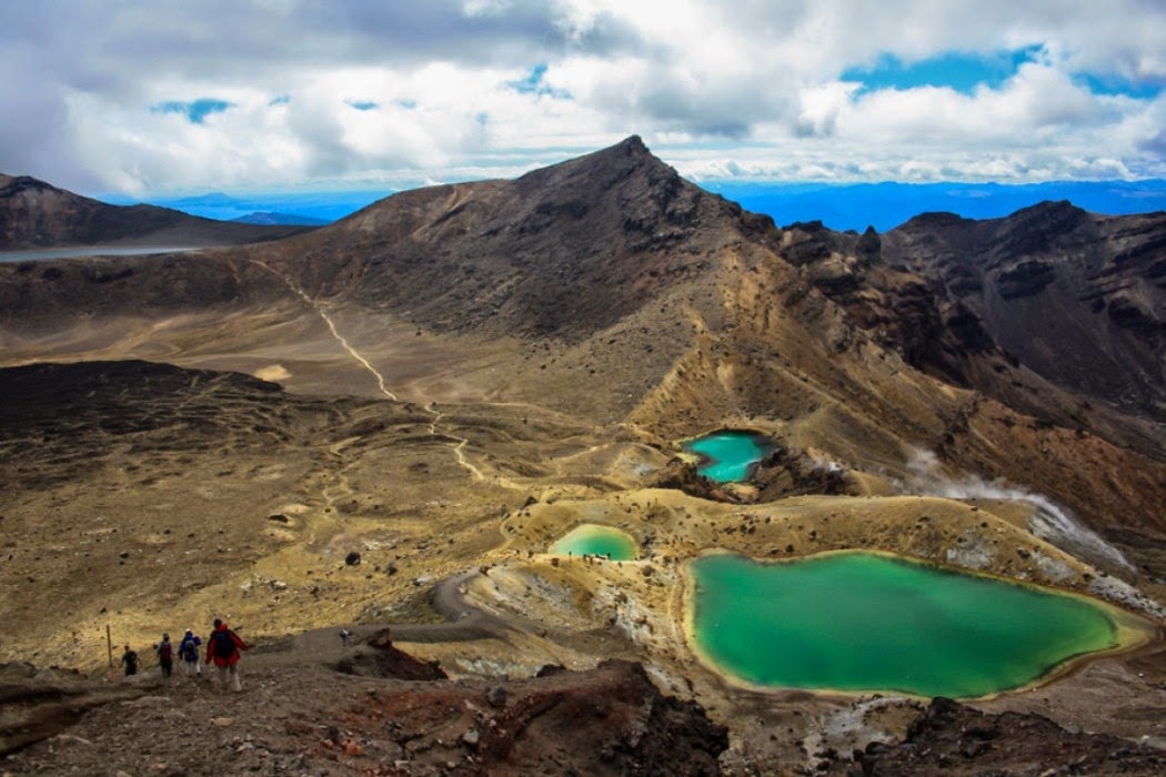 Alam Mengembang Jadi Guru: Danau-Danau Emerald di Tongariro, New Zealand