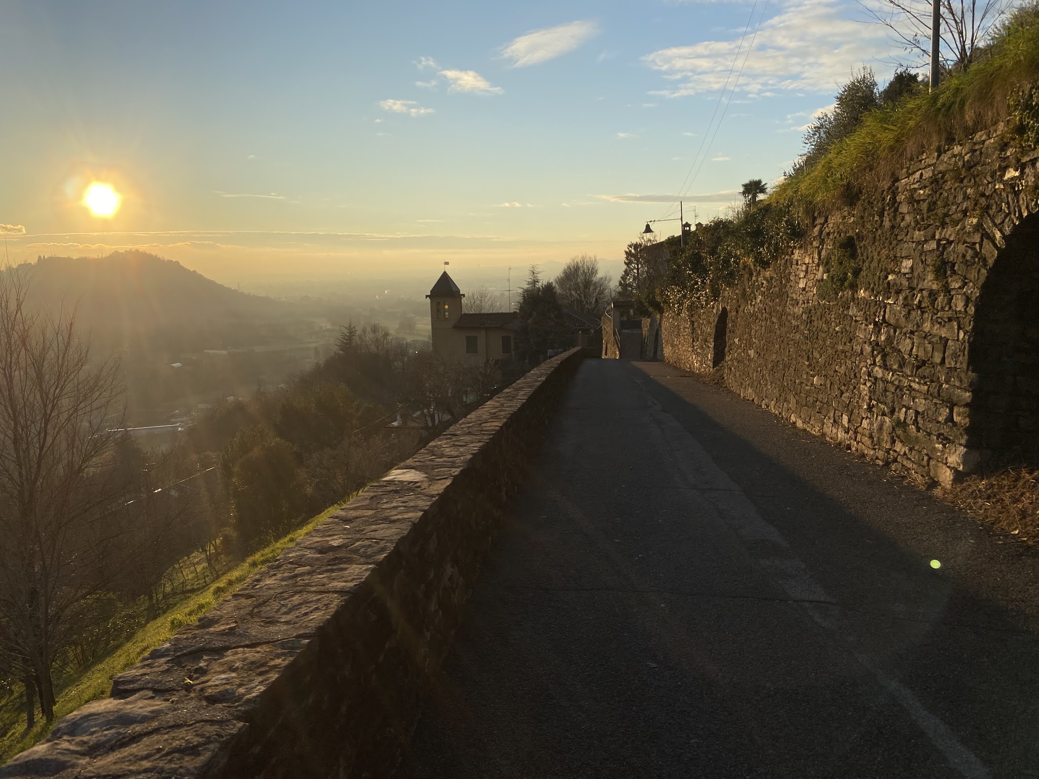 TravelMarx: A Walk from Bergamo to Madonna della Castagna
