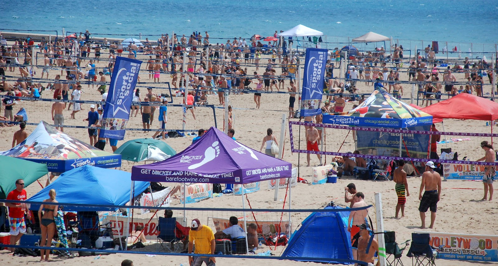 CupCakes and CrabLegs: Castaways - North Avenue Beach