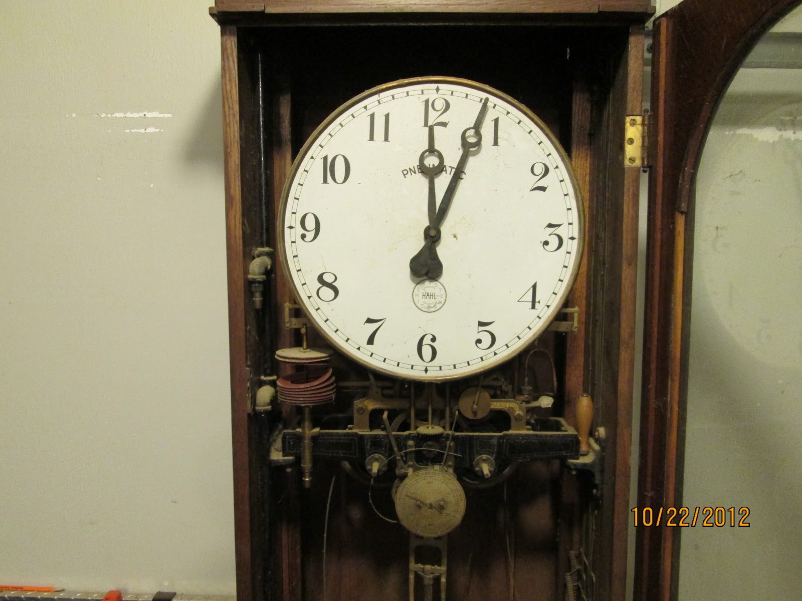 Hahl Pneumatic Master Clock