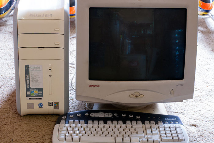 Sejarah dan Perkembangan Komputer dari Generasi ke Generasi - TOSUTEKNO.COM