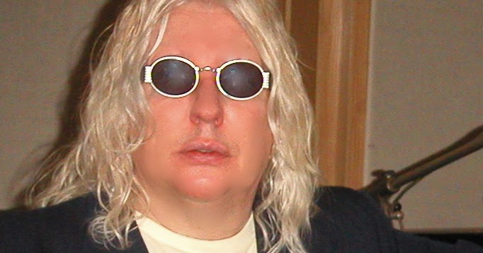 Queen Forever: Contrato con Trident