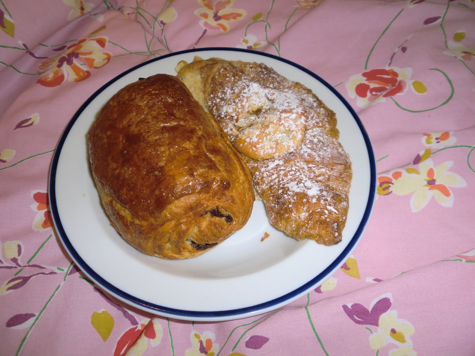 Brittany en France 2011: Croissants...crepes.. and general deliciousness!