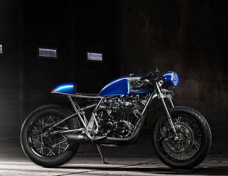 Bright Amazing blue racer - The War of Auto's