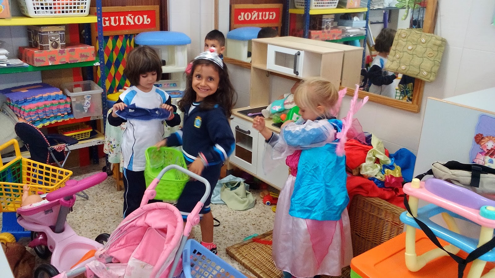 LA CLASE DE TRES AÑOS: Juego de rincones