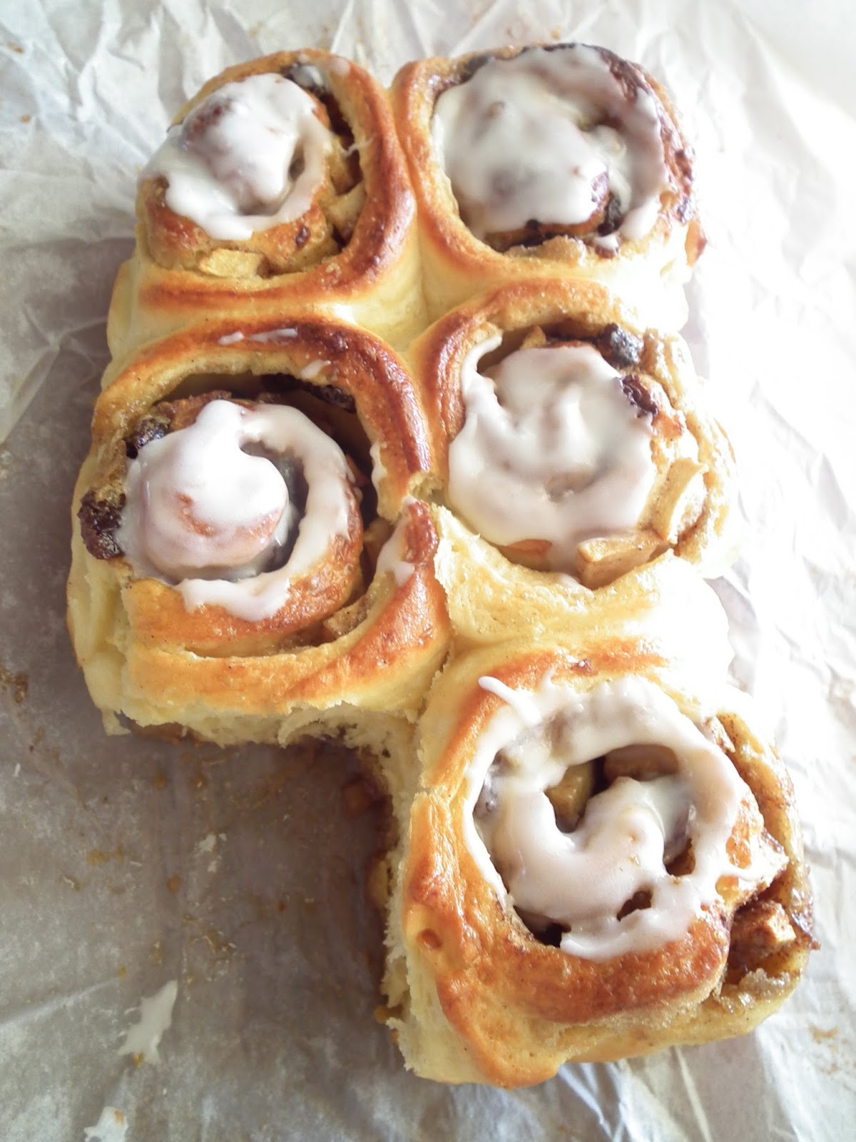 Sugabuttacream: Apple and Cinnamon Danish Scrolls