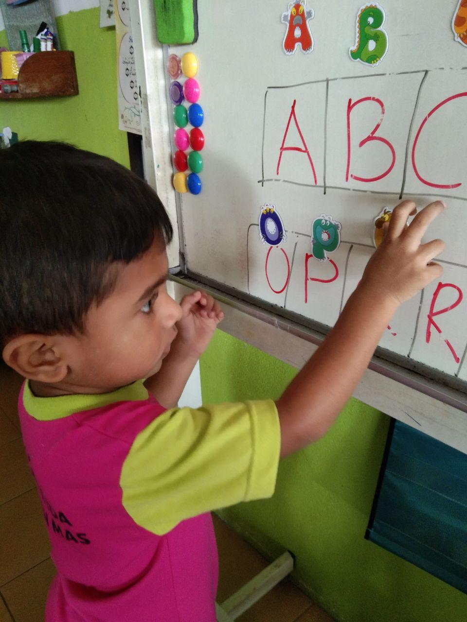 Taska Ummi Ida: Aktiviti 3 Tahun : Aktiviti Susun ABC