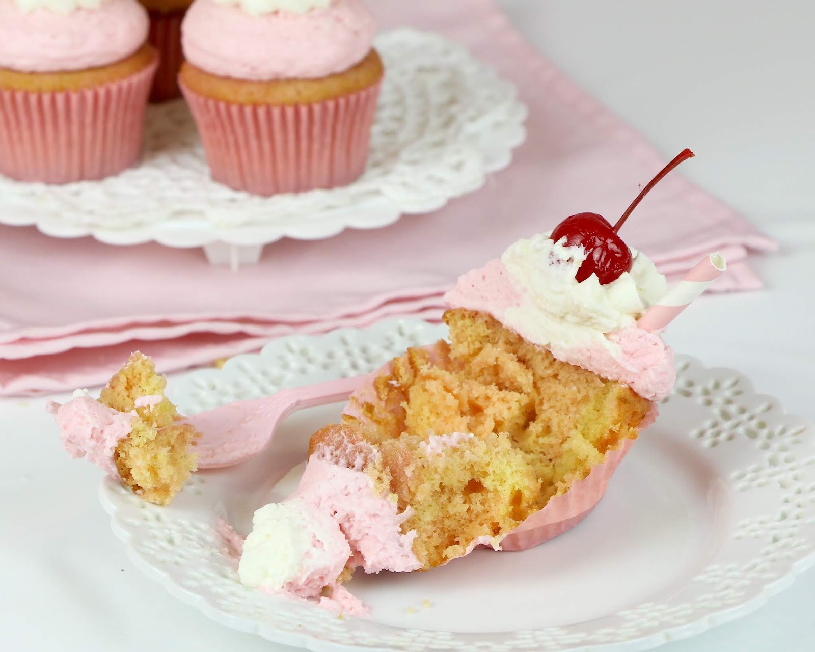 {VIDEO} Strawberry Milkshake Cupcakes - The Lindsay Ann