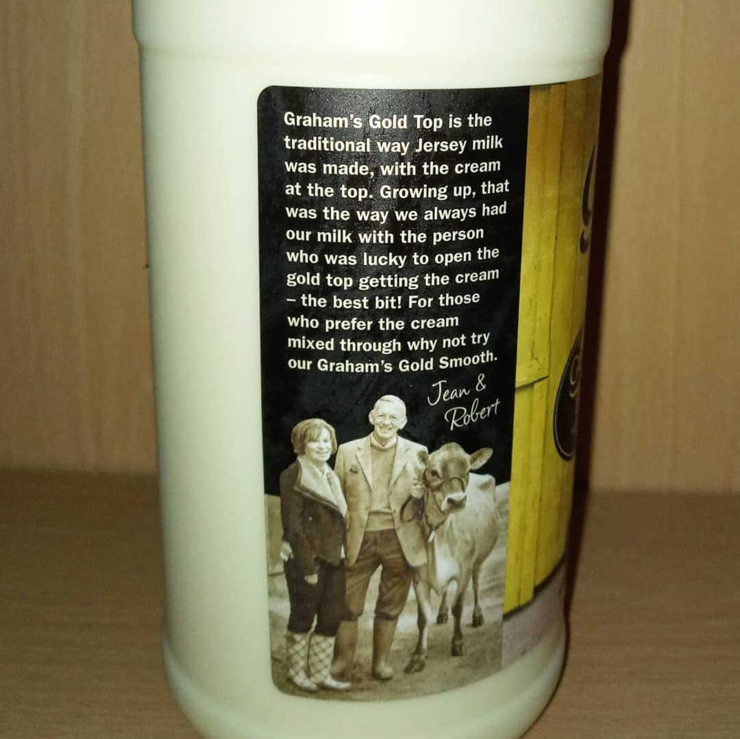Supersupergirl's Food Reviews: Graham's gold top milk and Gold Smooth