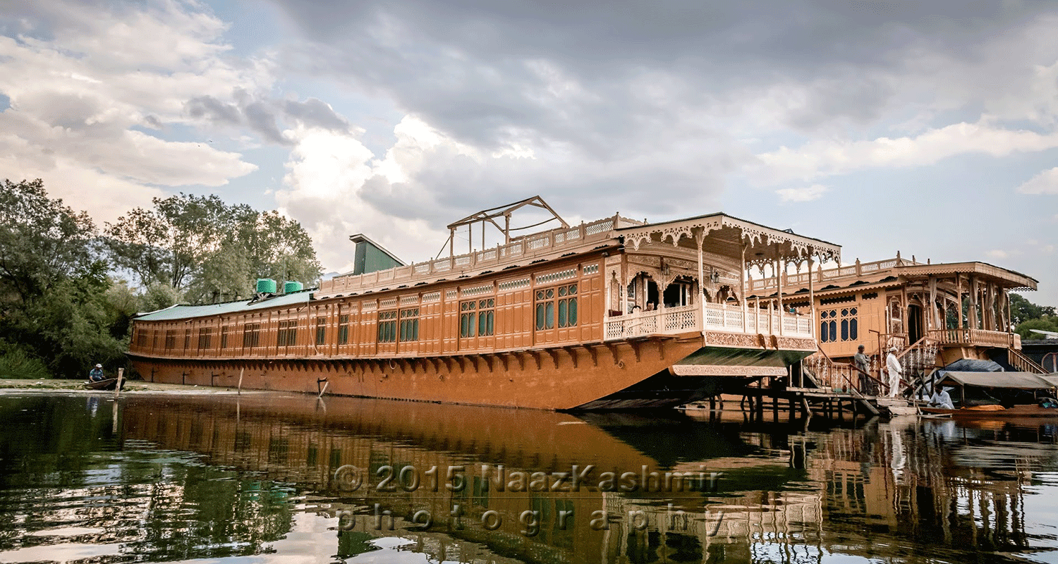 Naaz Kashmir: Living on a Houseboat Gives Many Precious Moments
