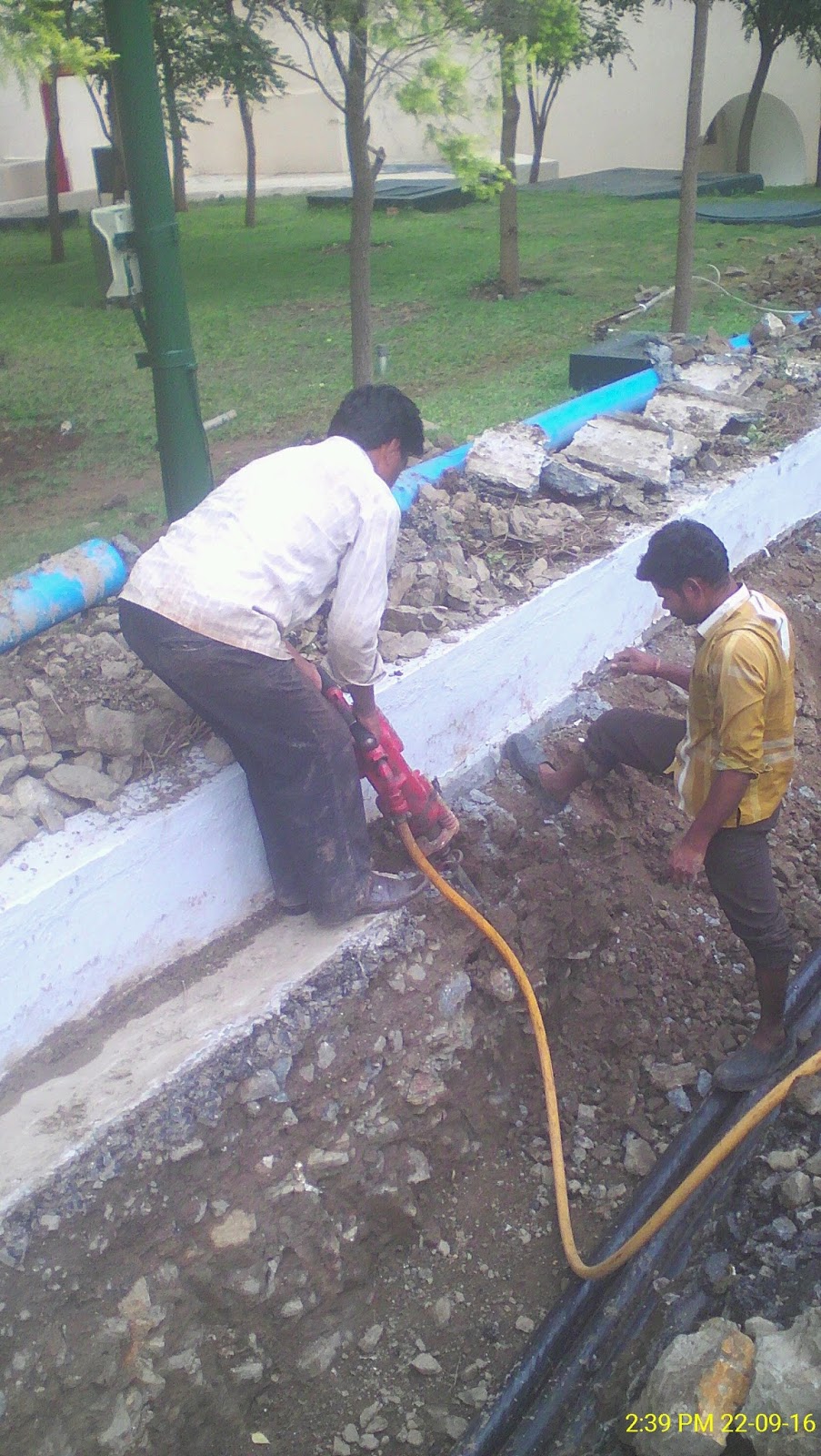 Tractor Compressor Breaker: Tractor Compressor Breaker on rent in Pune.