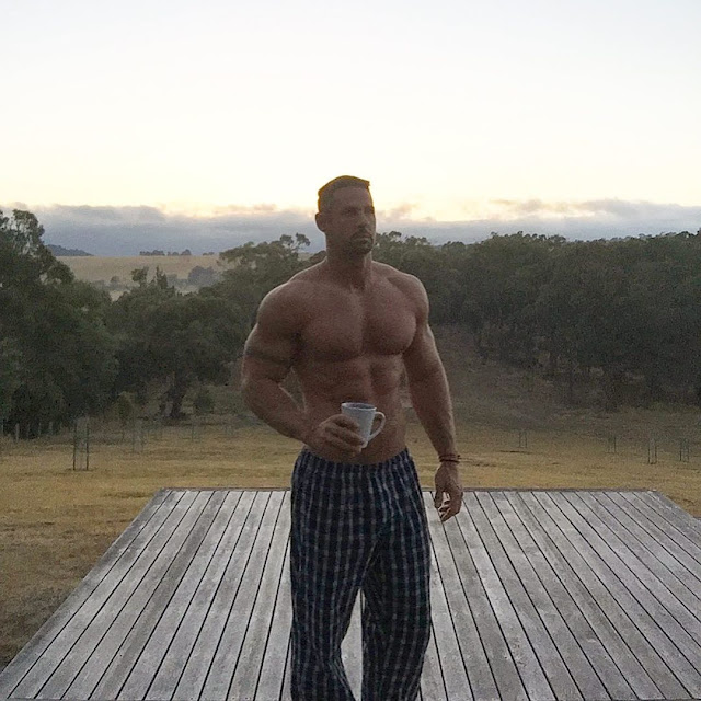 SPORTPERSON – NIK RIPLEY – Monday XYZ